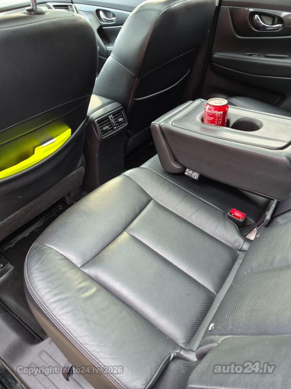 Black Nissan X-Trail 2017 in Tallinn, with an engine capacity of 1.60 L and mileage of 183 thousand km for 8990 €, photo 11 on AUTOMOTO.COM.LV