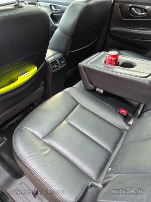 Black Nissan X-Trail 2017 in Tallinn, with an engine capacity of 1.60 L and mileage of 183 thousand km for 8990 €, photo 11 on AUTOMOTO.COM.LV