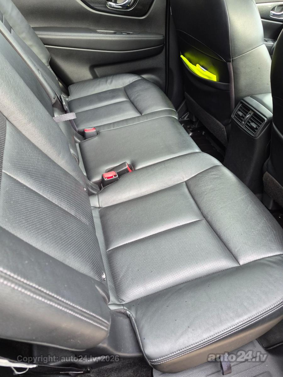 Black Nissan X-Trail 2017 in Tallinn, with an engine capacity of 1.60 L and mileage of 183 thousand km for 8990 €, photo 12 on AUTOMOTO.COM.LV