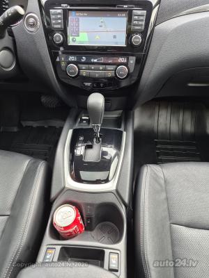 Black Nissan X-Trail 2017 in Tallinn, with an engine capacity of 1.60 L and mileage of 183 thousand km for 8990 €, photo 15 on AUTOMOTO.COM.LV