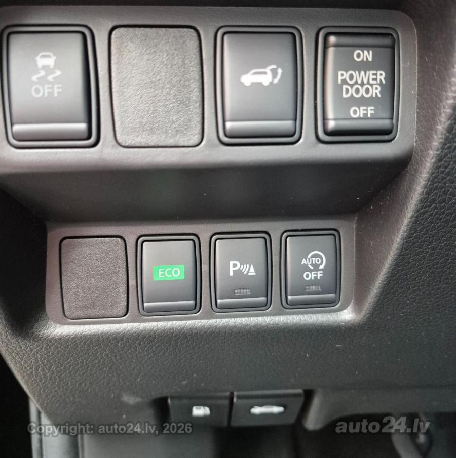 Black Nissan X-Trail 2017 in Tallinn, with an engine capacity of 1.60 L and mileage of 183 thousand km for 8990 €, photo 18 on AUTOMOTO.COM.LV