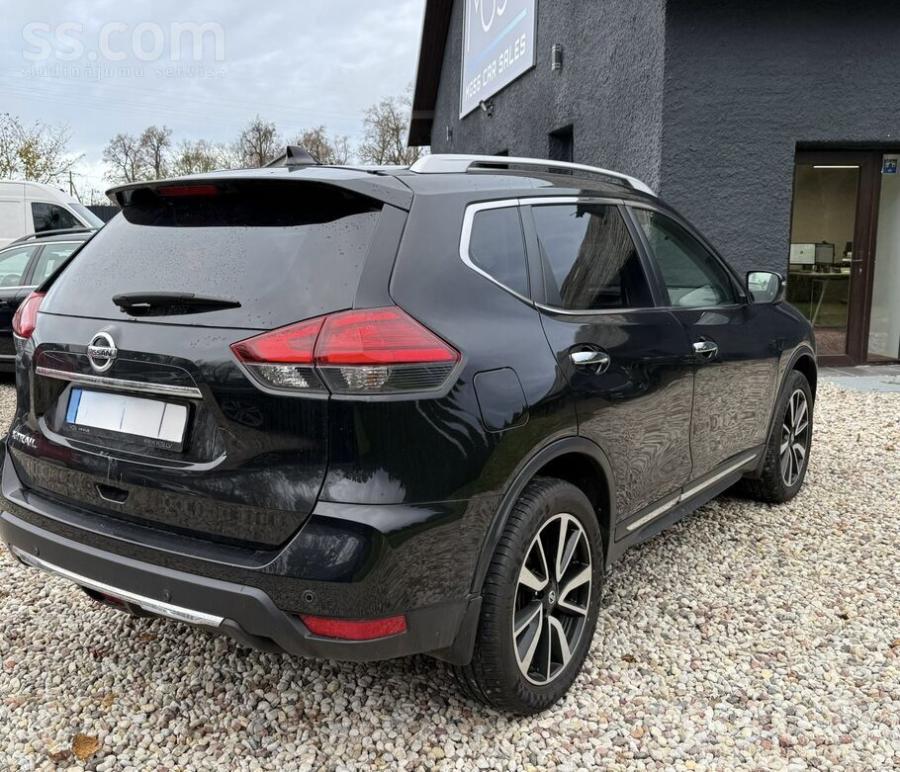 Black Nissan X-Trail 2018 in Riga, with an engine capacity of 2.00 L and mileage of 185 thousand km for 15900 €, photo 2 on AUTOMOTO.COM.LV