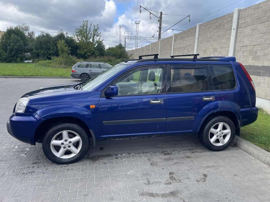 Blue Nissan X-Trail 2002 in Vilnius, with an engine capacity of 2.20 L and mileage of 333 thousand km for 1599 €, photo 3 on AUTOMOTO.COM.LV