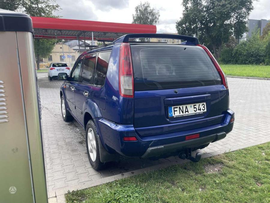 Blue Nissan X-Trail 2002 in Vilnius, with an engine capacity of 2.20 L and mileage of 333 thousand km for 1599 €, photo 5 on AUTOMOTO.COM.LV