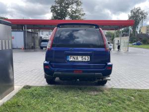 Blue Nissan X-Trail 2002 in Vilnius, with an engine capacity of 2.20 L and mileage of 333 thousand km for 1599 €, photo 6 on AUTOMOTO.COM.LV