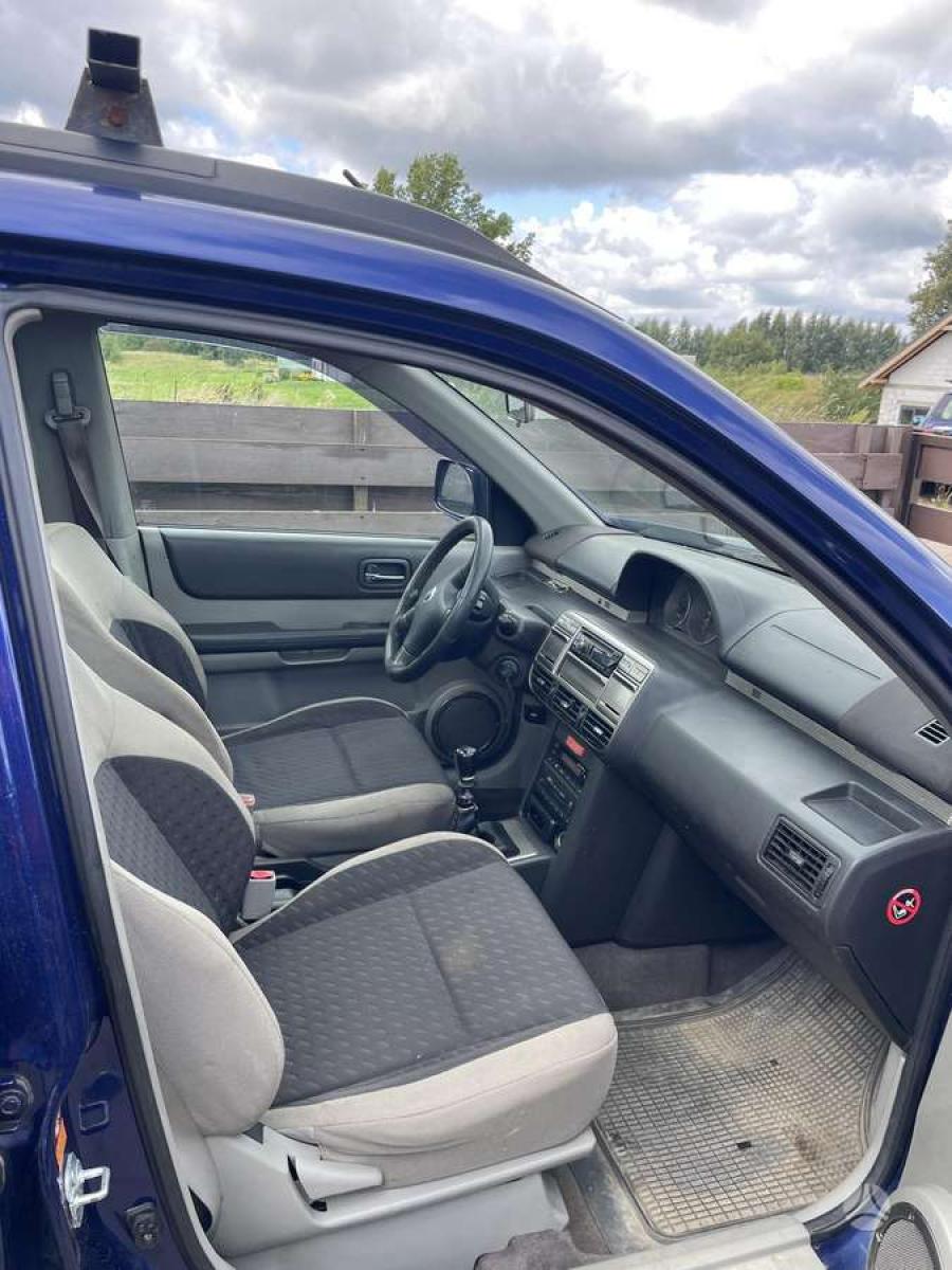 Blue Nissan X-Trail 2002 in Vilnius, with an engine capacity of 2.20 L and mileage of 333 thousand km for 1599 €, photo 9 on AUTOMOTO.COM.LV