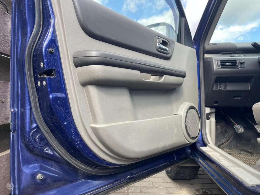 Blue Nissan X-Trail 2002 in Vilnius, with an engine capacity of 2.20 L and mileage of 333 thousand km for 1599 €, photo 15 on AUTOMOTO.COM.LV