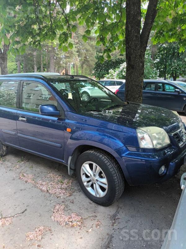 Zils Nissan X-Trail 2002 Rīga, ar dzinēja tilpumu 2.00 L un nobraukumu 166 tūkst. km par 1800 €, foto 1 vietnē AUTOMOTO.COM.LV