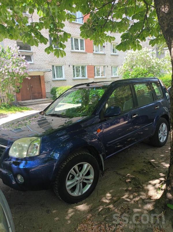 Zils Nissan X-Trail 2002 Rīga, ar dzinēja tilpumu 2.00 L un nobraukumu 166 tūkst. km par 1800 €, foto 4 vietnē AUTOMOTO.COM.LV