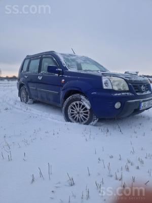 Синий Ниссан ИксТрейл 2003 в Мадона, объемом двигателя 2.20 л и пробегом 297 тыс. км за 1400 €, фото  на AUTOMOTO.COM.LV