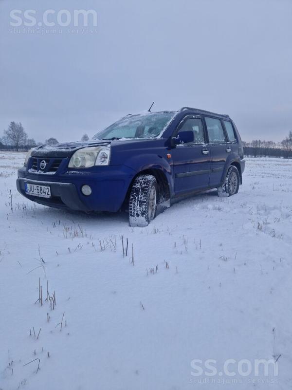 Blue Nissan X-Trail 2003 in Madona, with an engine capacity of 2.20 L and mileage of 297 thousand km for 1400 €, photo 2 on AUTOMOTO.COM.LV
