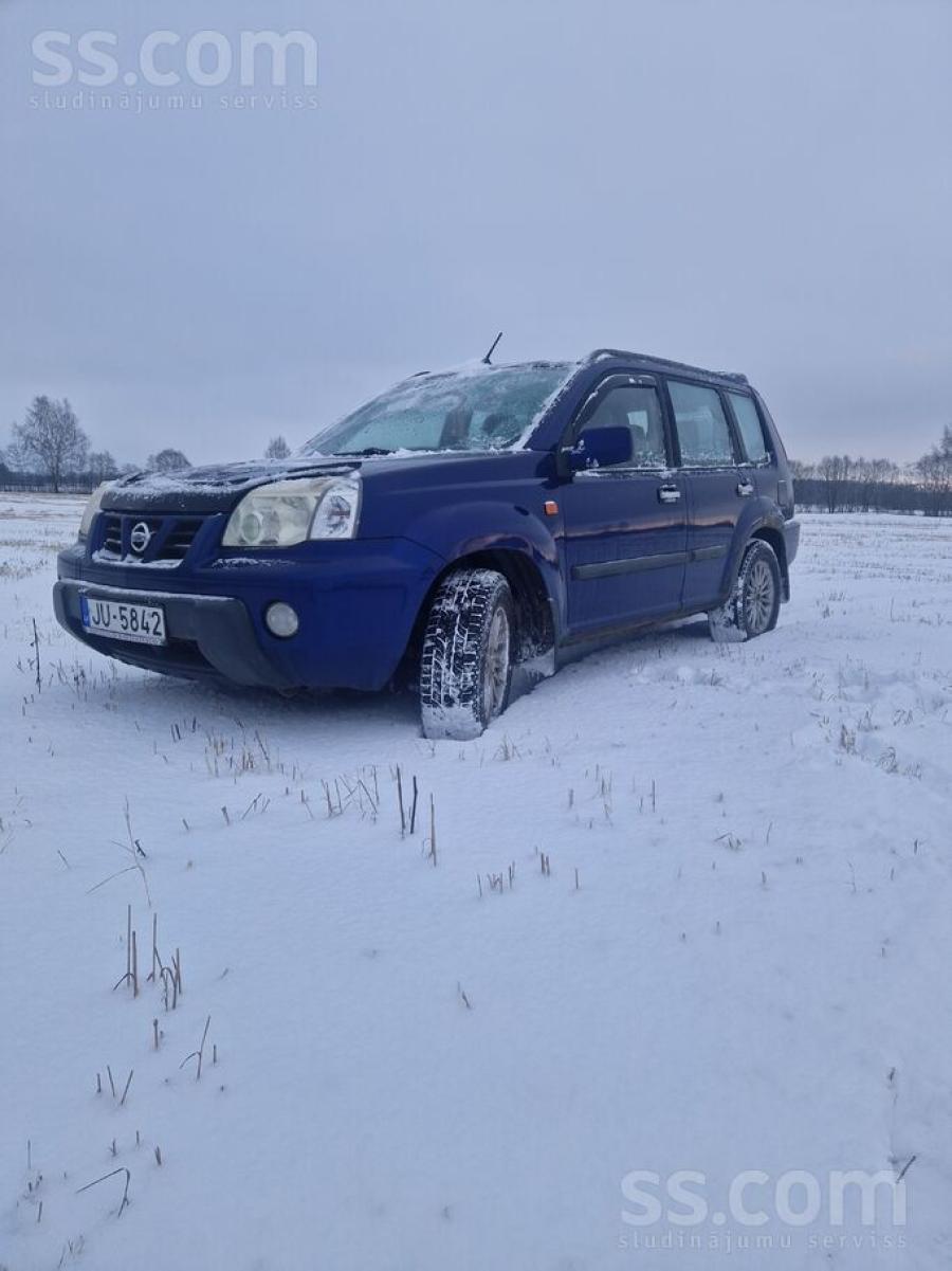Blue Nissan X-Trail 2003 in Madona, with an engine capacity of 2.20 L and mileage of 297 thousand km for 1400 €, photo 2 on AUTOMOTO.COM.LV