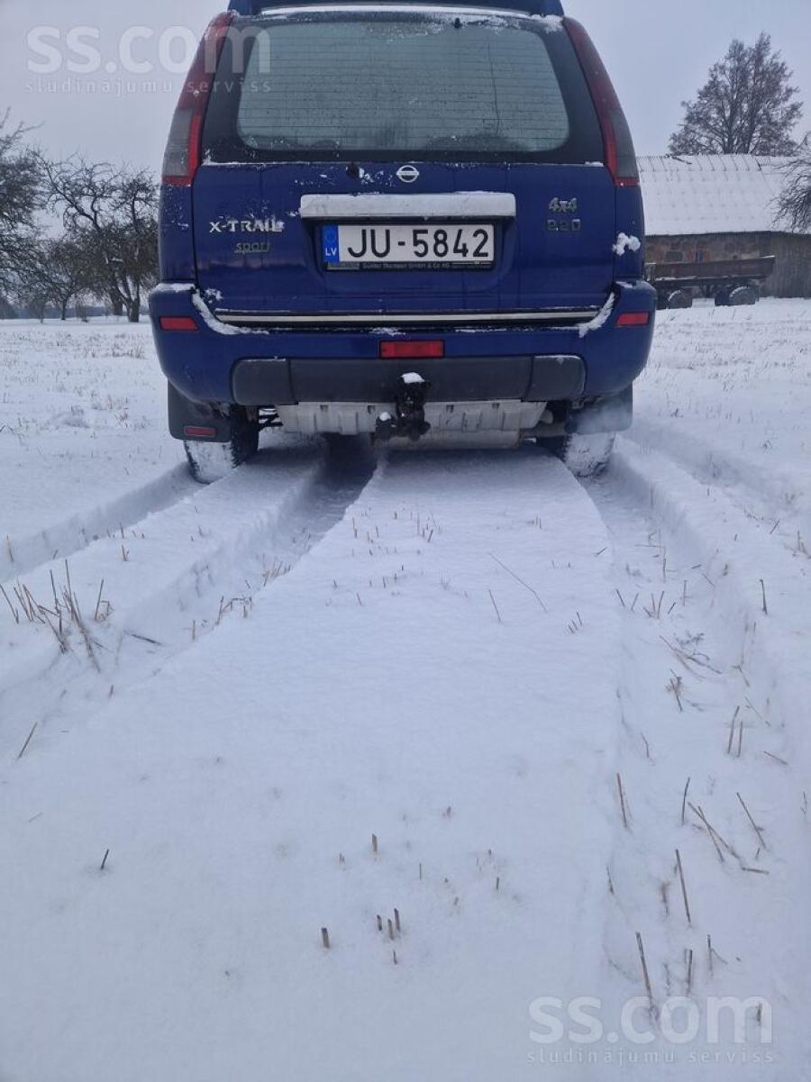 Blue Nissan X-Trail 2003 in Madona, with an engine capacity of 2.20 L and mileage of 297 thousand km for 1400 €, photo 3 on AUTOMOTO.COM.LV