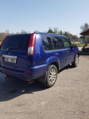 Blue Nissan X-Trail 2003 in Tallinn, with an engine capacity of 2.50 L and mileage of 172 thousand km for 1500 €, photo 2 on AUTOMOTO.COM.LV