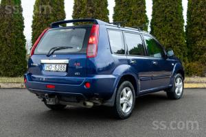 Blue Nissan X-Trail 2004 in Jelgava, with an engine capacity of 2.20 L and mileage of 245 thousand km for 1500 €, photo 6 on AUTOMOTO.COM.LV