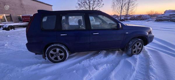 Синий Ниссан ИксТрейл 2005 в Мариямполе, объемом двигателя 2.18 л и пробегом 263 тыс. км за 2900 €, фото 4 на AUTOMOTO.COM.LV