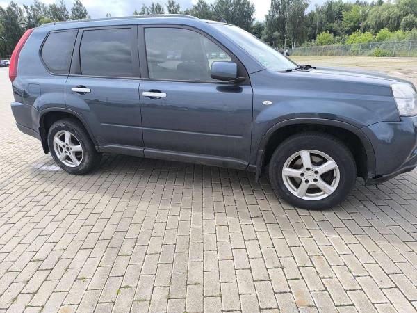 Blue Nissan X-Trail 2010 in Marijampole, with an engine capacity of 2.00 L and mileage of 400 thousand km for 2749 €, photo 2 on AUTOMOTO.COM.LV