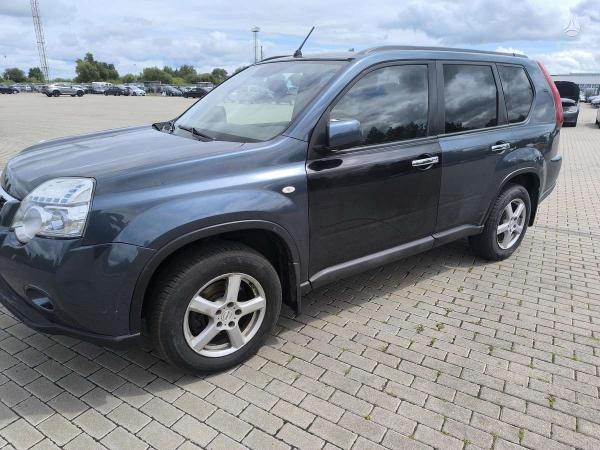 Blue Nissan X-Trail 2010 in Marijampole, with an engine capacity of 2.00 L and mileage of 400 thousand km for 2749 €, photo 6 on AUTOMOTO.COM.LV