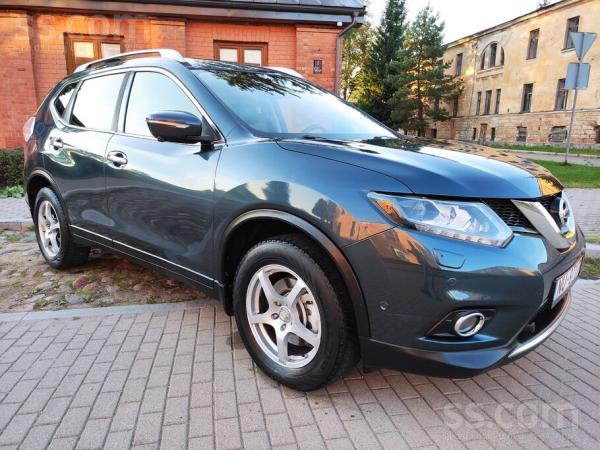 Blue Nissan X-Trail 2017 in Daugavpils, with an engine capacity of 1.60 L and mileage of 265 thousand km for 9590 €, photo 3 on AUTOMOTO.COM.LV