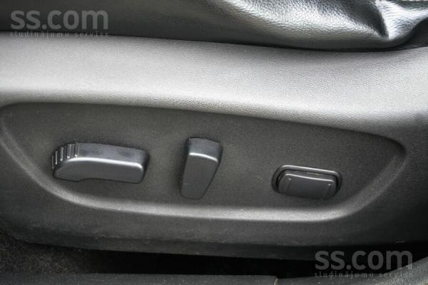 Nissan X-Trail 2018 in Riga on AUTOMOTO.COM.LV Blue Nissan X-Trail 2018 in Riga, with an engine capacity of 1.60 L and mileage of 284 thousand km for 11890 ā¬, photo 8 on AUTOMOTO.COM.LV