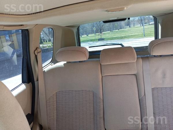 Brown Nissan X-Trail 2002 in Ogre, with an engine capacity of 2.20 L and mileage of 170 thousand km for 2300 €, photo 3 on AUTOMOTO.COM.LV