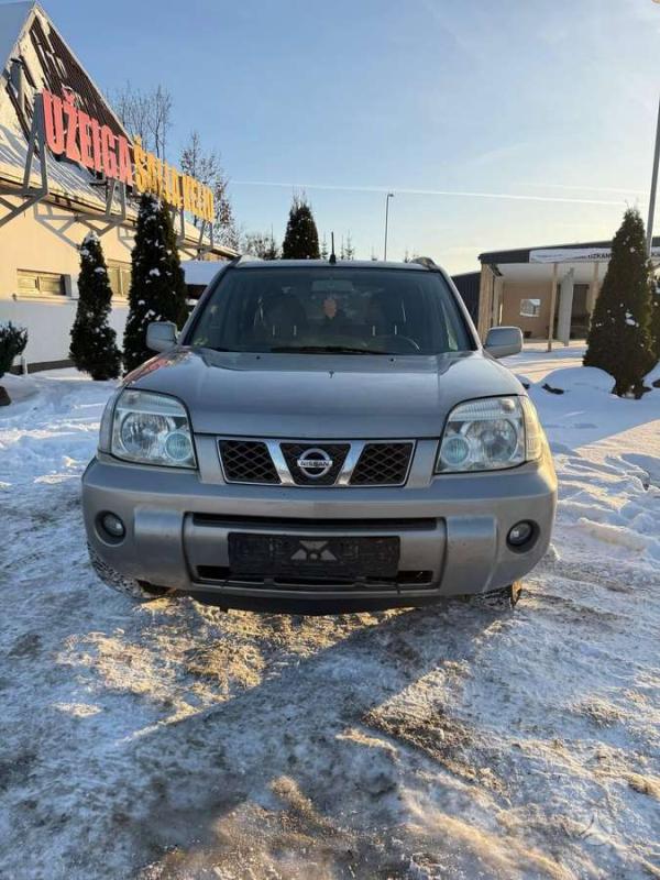Brown Nissan X-Trail 2005 in Kaunas, with an engine capacity of 2.18 L and mileage of 260 thousand km for 2200 €, photo 2 on AUTOMOTO.COM.LV