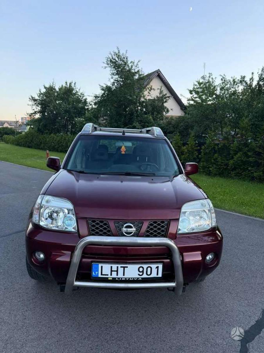 Brown Nissan X-Trail 2006 in Kaunas, with an engine capacity of 2.18 L and mileage of 270 thousand km for 2500 €, photo 3 on AUTOMOTO.COM.LV