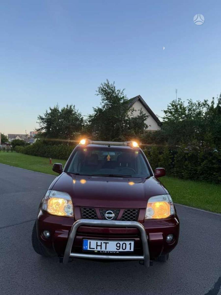 Brown Nissan X-Trail 2006 in Kaunas, with an engine capacity of 2.18 L and mileage of 270 thousand km for 2500 €, photo 4 on AUTOMOTO.COM.LV