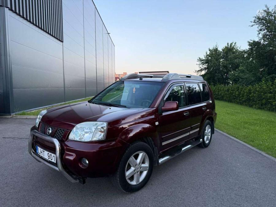 Brown Nissan X-Trail 2006 in Kaunas, with an engine capacity of 2.18 L and mileage of 270 thousand km for 2500 €, photo 5 on AUTOMOTO.COM.LV