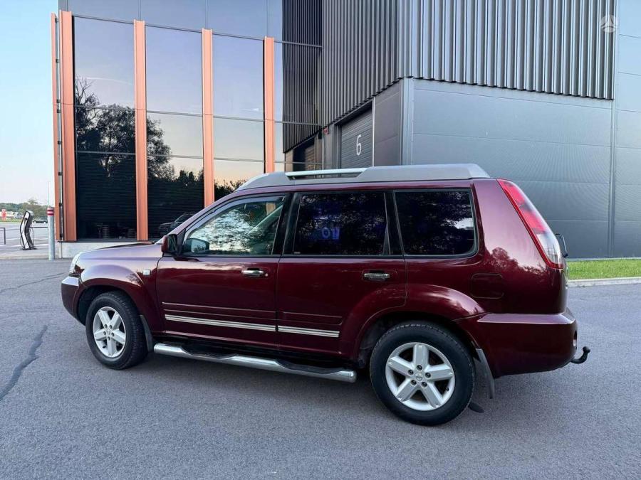 Brown Nissan X-Trail 2006 in Kaunas, with an engine capacity of 2.18 L and mileage of 270 thousand km for 2500 €, photo 6 on AUTOMOTO.COM.LV