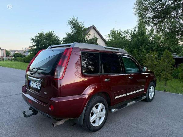 Brown Nissan X-Trail 2006 in Kaunas, with an engine capacity of 2.18 L and mileage of 270 thousand km for 2500 €, photo 7 on AUTOMOTO.COM.LV