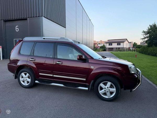 Brown Nissan X-Trail 2006 in Kaunas, with an engine capacity of 2.18 L and mileage of 270 thousand km for 2500 €, photo 8 on AUTOMOTO.COM.LV
