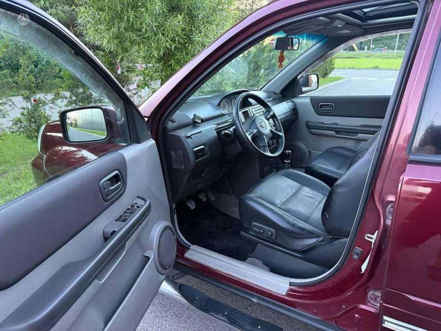 Brown Nissan X-Trail 2006 in Kaunas, with an engine capacity of 2.18 L and mileage of 270 thousand km for 2500 €, photo 13 on AUTOMOTO.COM.LV