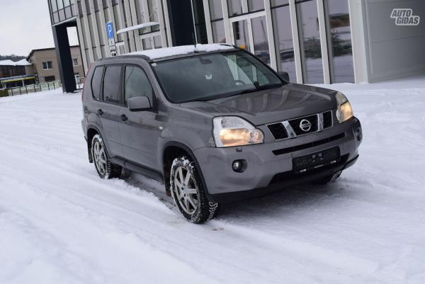 Brown Nissan X-Trail 2007 in Vilnius, with an engine capacity of 2.00 L and mileage of 205 thousand km for 4950 €, photo 1 on AUTOMOTO.COM.LV