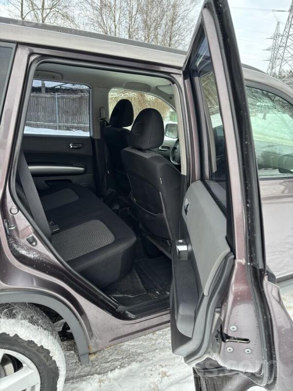 Brown Nissan X-Trail 2008 in Riga, with an engine capacity of 2.00 L and mileage of 233 thousand km for 4500 €, photo 3 on AUTOMOTO.COM.LV