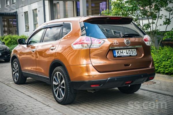 Brown Nissan X-Trail 2016 in Riga, with an engine capacity of 1.60 L and mileage of 102 thousand km for 8990 €, photo 6 on AUTOMOTO.COM.LV