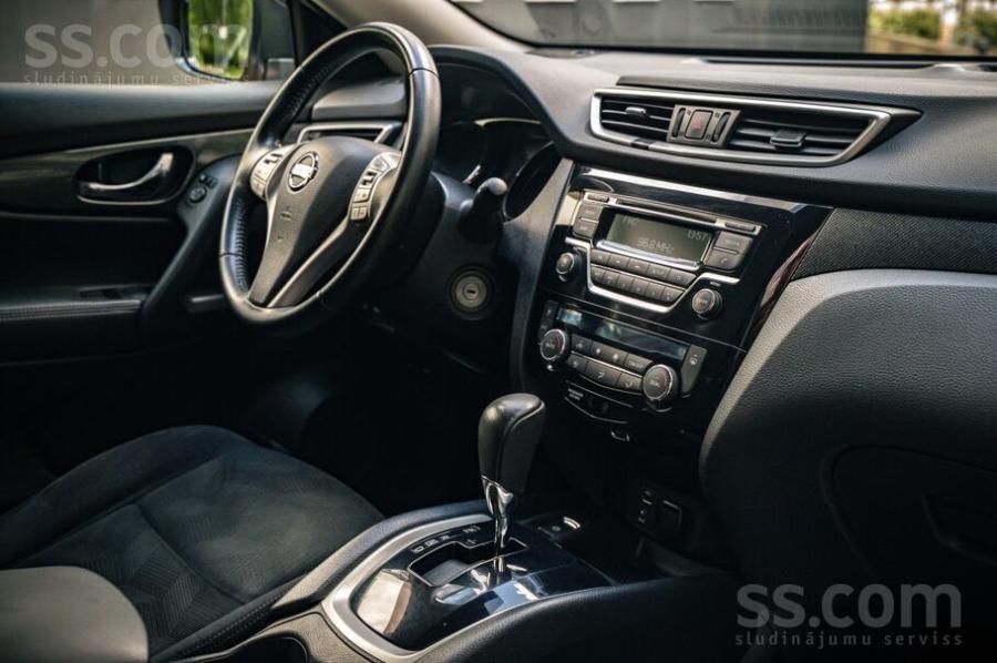Brown Nissan X-Trail 2016 in Riga, with an engine capacity of 1.60 L and mileage of 102 thousand km for 8990 €, photo 8 on AUTOMOTO.COM.LV