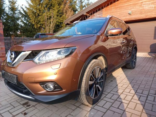 Brown Nissan X-Trail 2017 in Kaunas, with an engine capacity of 1.60 L and mileage of 133 thousand km for 14100 €, photo 3 on AUTOMOTO.COM.LV
