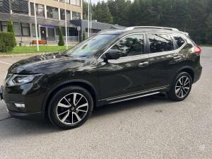 Brown Nissan X-Trail 2018 in Vilnius, with an engine capacity of 2.00 L and mileage of 189 thousand km for 15750 €, photo 9 on AUTOMOTO.COM.LV