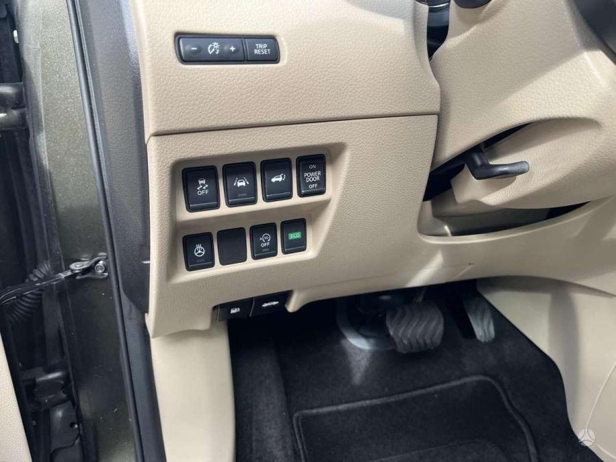 Brown Nissan X-Trail 2018 in Vilnius, with an engine capacity of 2.00 L and mileage of 189 thousand km for 15750 €, photo 11 on AUTOMOTO.COM.LV