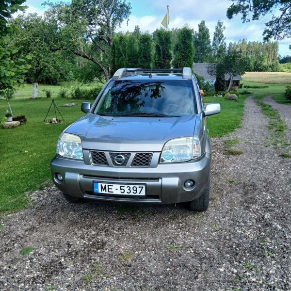 Brown Nissan X-Trail 2004 in Valka, with an engine capacity of 2.20 L and mileage of 276 thousand km for 900 €, photo 1 on AUTOMOTO.COM.LV