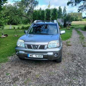 Brūns Nissan X-Trail 2004 Valka, ar dzinēja tilpumu 2.20 L un nobraukumu 276 tūkst. km par 900 €, foto  vietnē AUTOMOTO.COM.LV