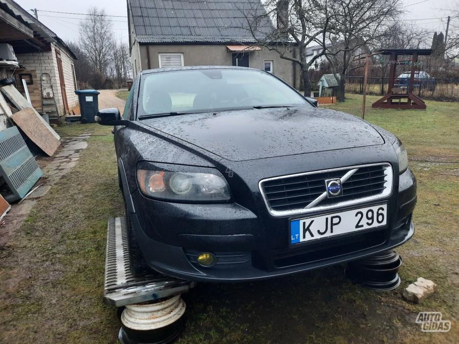 Nissan X-Trail 2005 in Vilnius, with an engine capacity of 2.00 L and mileage of 310 thousand km for 1400 €, photo 1 on AUTOMOTO.COM.LV