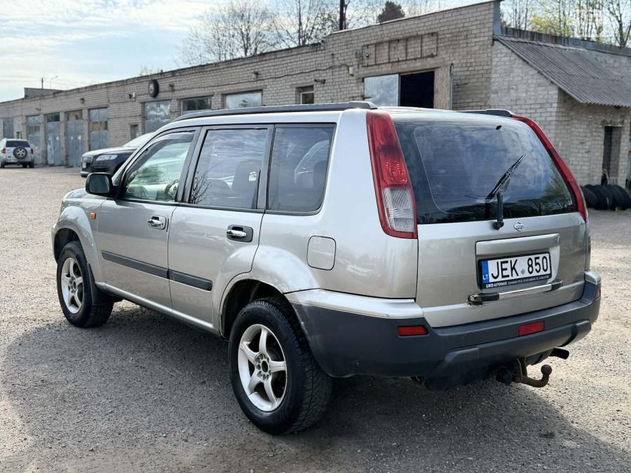 Nissan X-Trail 2002 in Silute, with an engine capacity of 2.20 L and mileage of 300 thousand km for 1400 €, photo 5 on AUTOMOTO.COM.LV