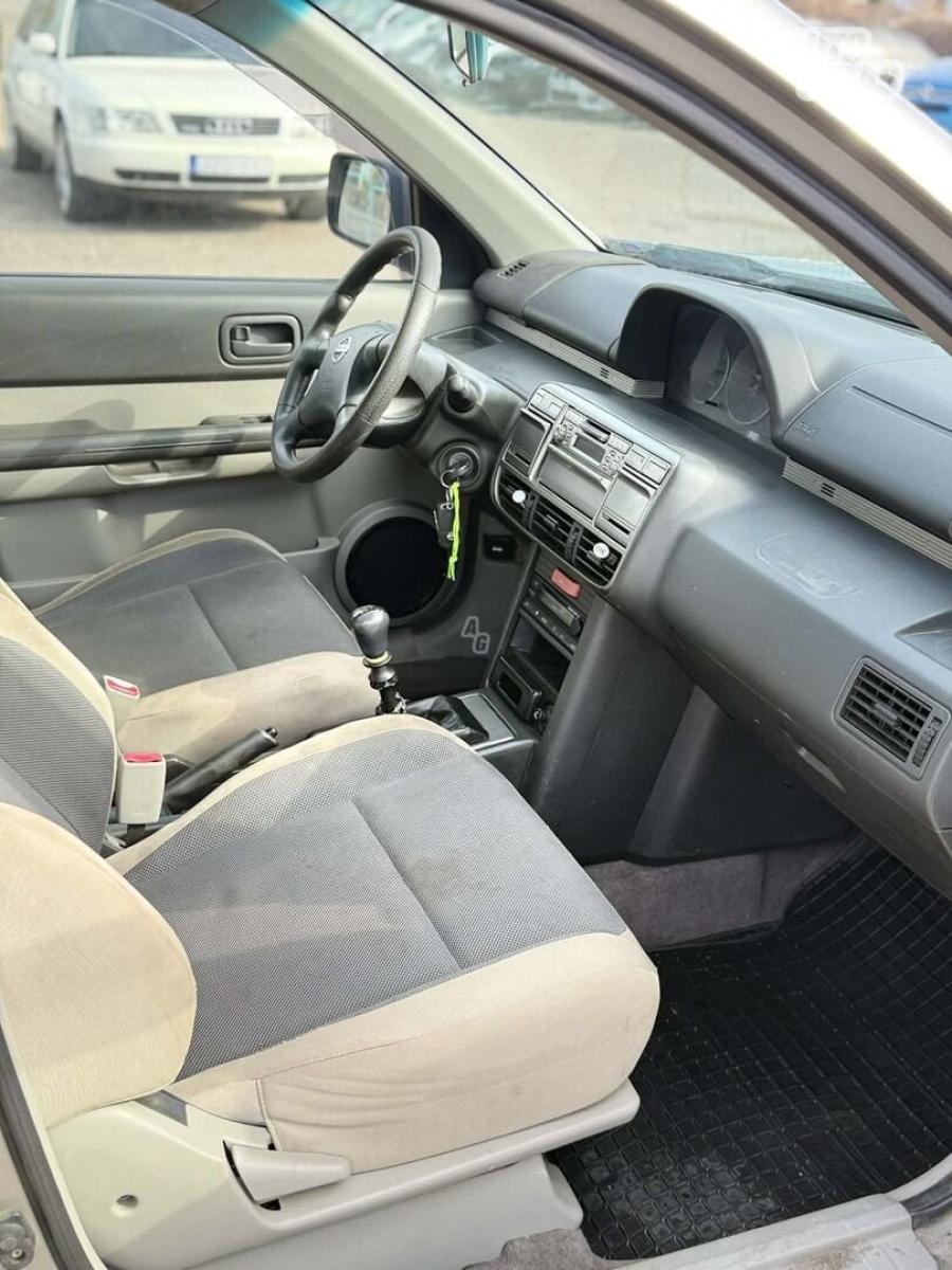 Nissan X-Trail 2002 in Silute, with an engine capacity of 2.20 L and mileage of 300 thousand km for 1400 €, photo 9 on AUTOMOTO.COM.LV
