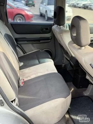 Nissan X-Trail 2002 in Silute, with an engine capacity of 2.20 L and mileage of 300 thousand km for 1300 €, photo 9 on AUTOMOTO.COM.LV
