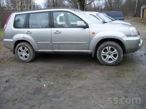 Nissan X-Trail 2003 in Cesis, with an engine capacity of 2.00 L and mileage of 230 thousand km for 750 €, photo 3 on AUTOMOTO.COM.LV