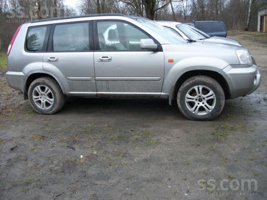 Nissan X-Trail 2003 in Cesis, with an engine capacity of 2.00 L and mileage of 230 thousand km for 750 €, photo 3 on AUTOMOTO.COM.LV