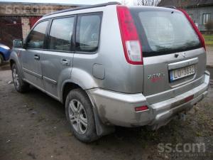 Nissan X-Trail 2003 in Cesis, with an engine capacity of 2.00 L and mileage of 230 thousand km for 750 €, photo 5 on AUTOMOTO.COM.LV