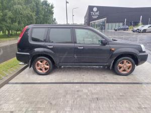 Nissan X-Trail 2003 in Siauliai, with an engine capacity of 2.20 L and mileage of 361 thousand km for 1700 €, photo 5 on AUTOMOTO.COM.LV